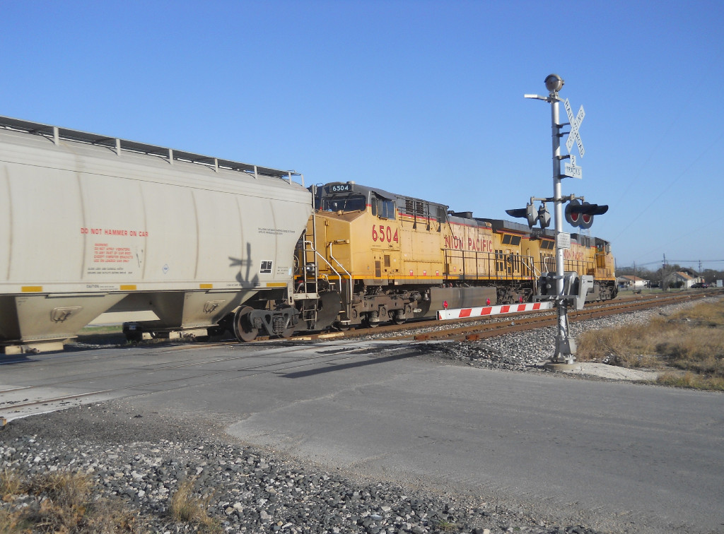 UP 6504 UP 7106 28Feb2011 NB across South Street